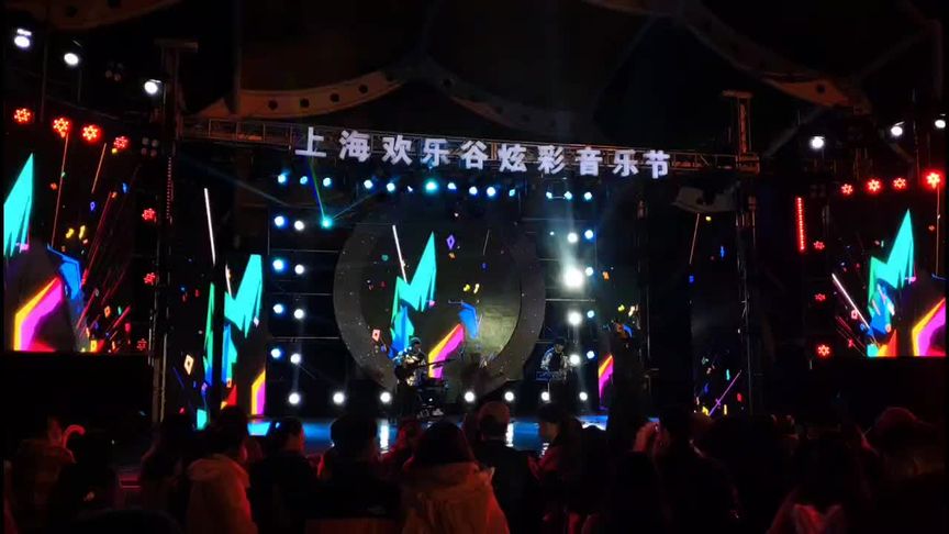 #抖音热点榜歌曲 #视觉震撼 #演出现场 #嗨翻全场 #舞台无处不在