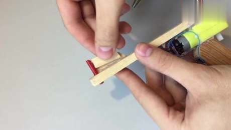 歪果仁教你如何DIY一个电动皮筋枪