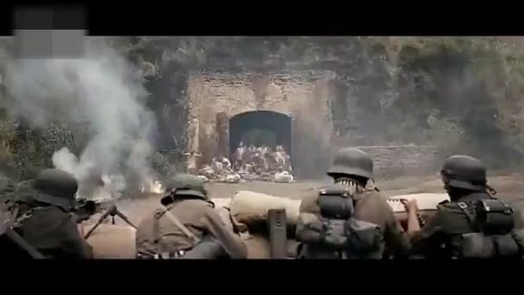 好看的俄罗斯战争大片!拿着铁锹冲锋的苏军击退德军装甲步兵进攻