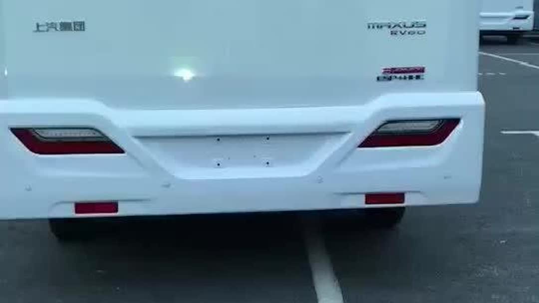 C型房车的玻璃钢就是一块投影拼,户外看个……「来自懂车帝车友圈」