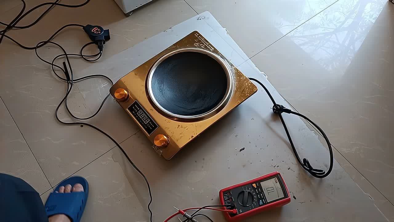 电磁炉插电无显示,检查发现是电源整流二极管短路