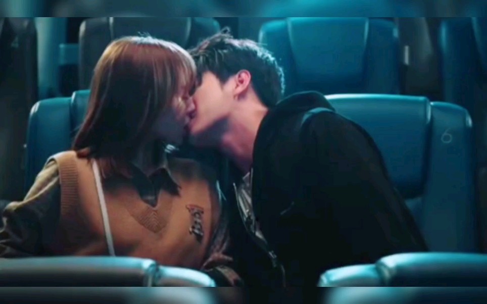 【许凯程潇CP感】许凯:“刚才亲太快了,没反应过来,要不再来一次好不...