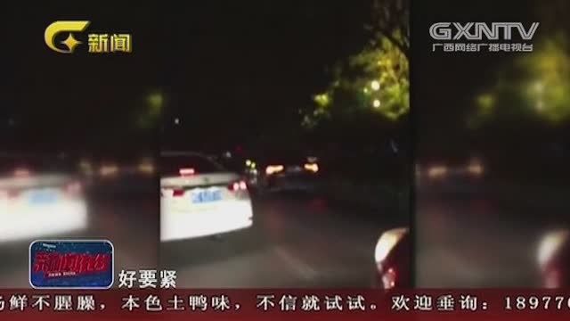 男子街头疯狂倒车,撞车又撞人,路人疯狂躲避