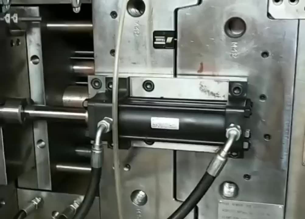 老师傅设计的塑胶模具现场试模,这质量和工艺太好了