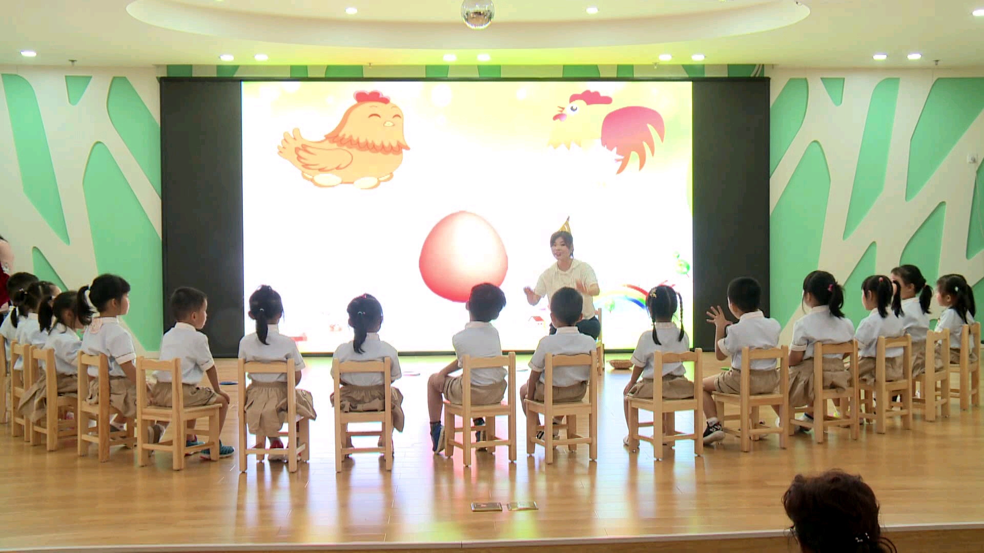 幼儿园公开课中班歌唱活动《母鸡孵蛋》有配套视频+教案+课件