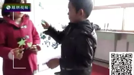 孩子学习使用3D打印笔 接受科技启蒙教育 .