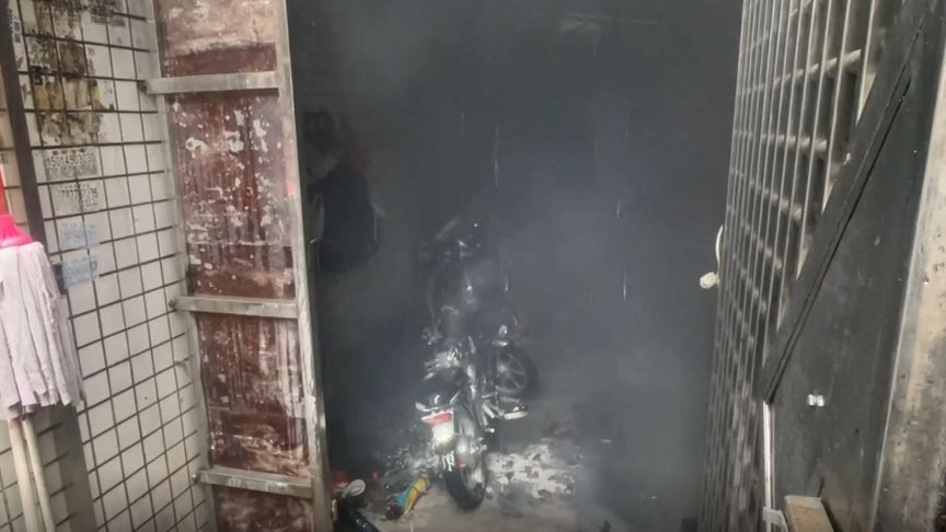 中山一自建房电动车着火,消防及时扑救