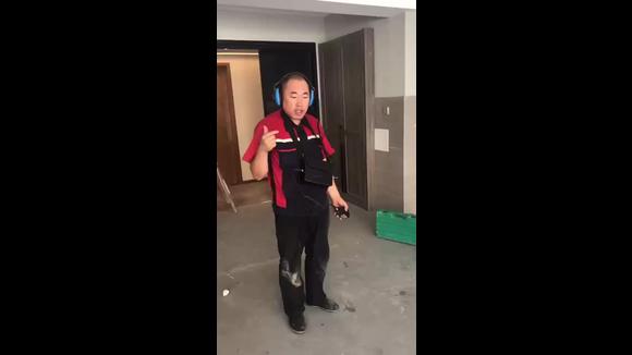 地暖管漏水 一枪打两眼 两处漏水点