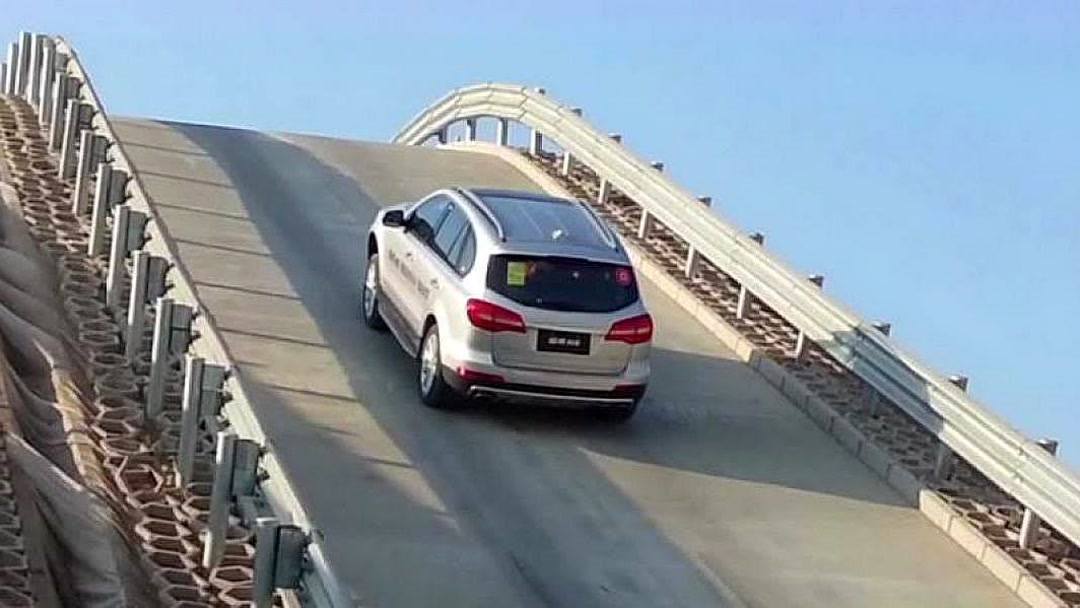 自动挡上坡,为什么不能用D挡?老司机一般这样操作