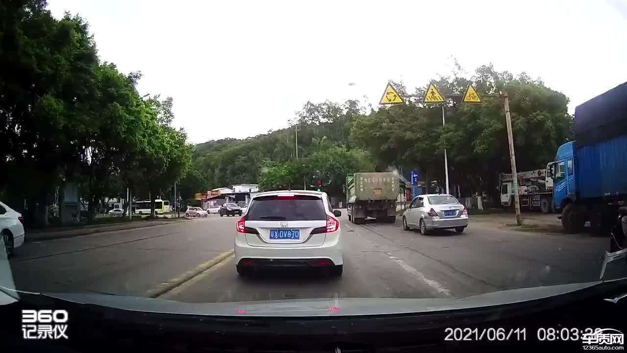 车质网投诉案例,一汽丰田卡罗拉。带刹车过坑洼路面时,会触发车身...