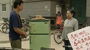 见大妈和收东西的讨价还价,孩子有了动作,竟然在家翻出这东西