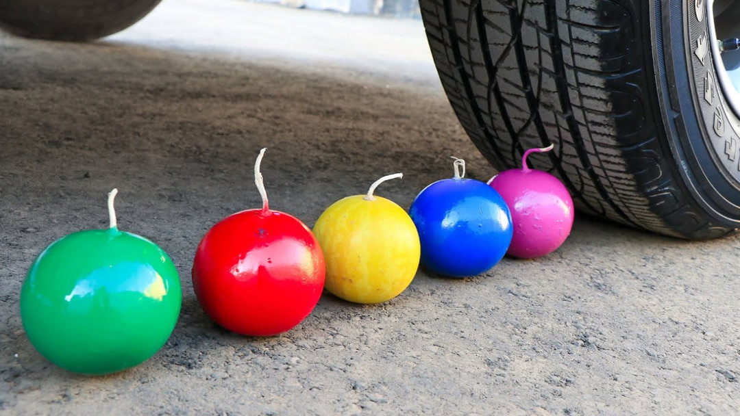 解压实验室:实验车VS彩色小葫芦,发出的脆响太解压啦!