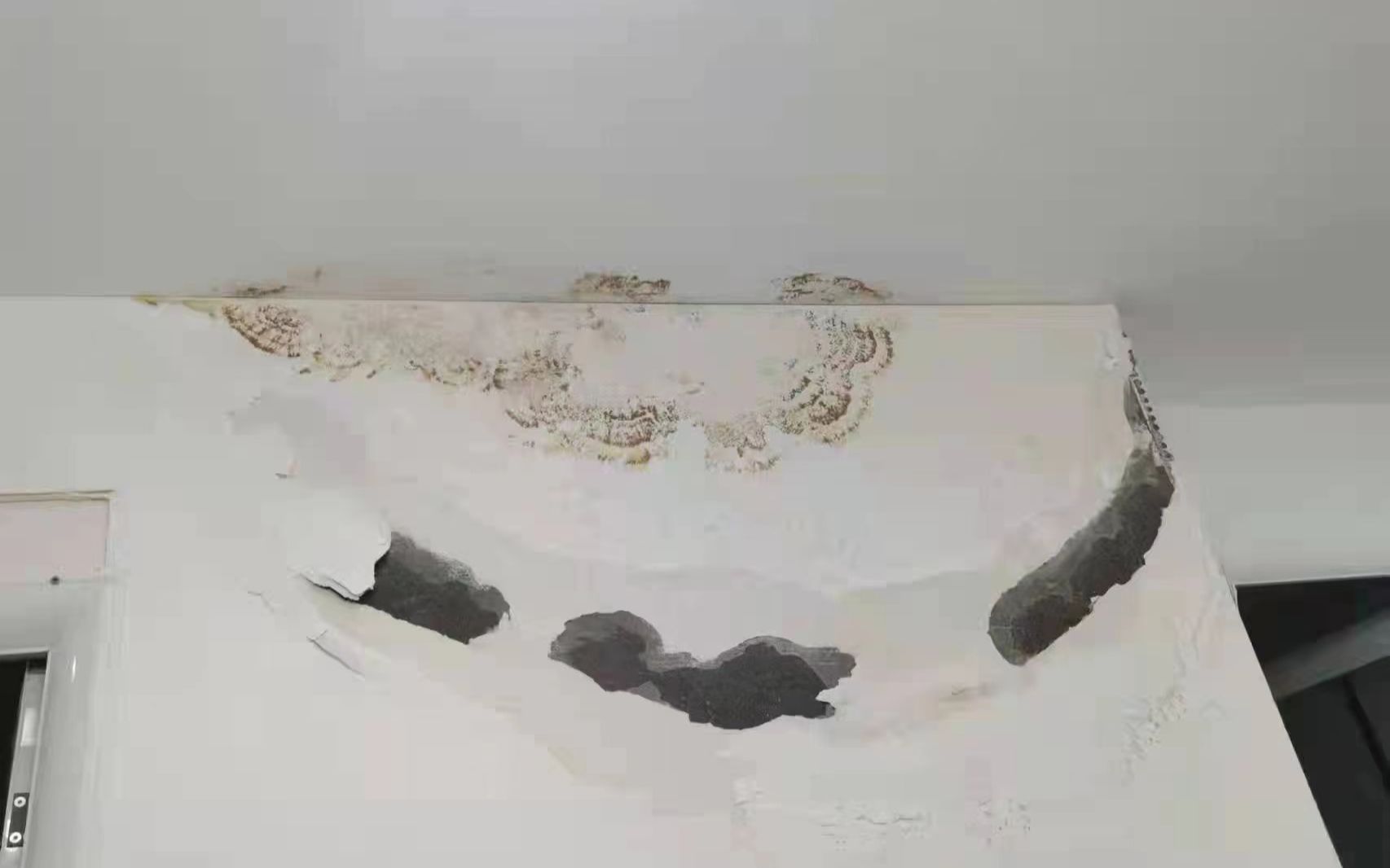 卫生间污水管接口齐漏水 损失该由谁来承担