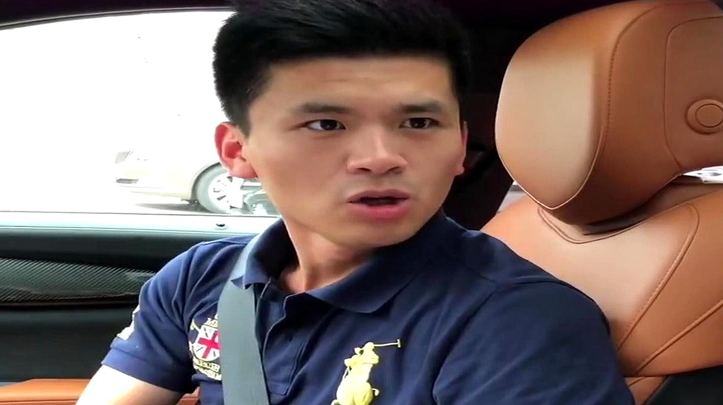 侧方位停车对新手来说很难,教你用雨刮器判断距离,距离刚刚好