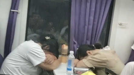 昨天下午拍摄乘坐k305次列车(温州～兰州) 与对面HXD2C(河马)(配属:...