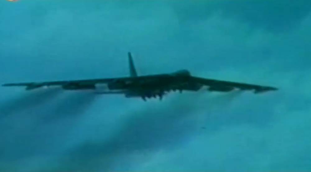 B52轰炸机刚上越南战场,全世界见识到了地毯式轰炸的威力