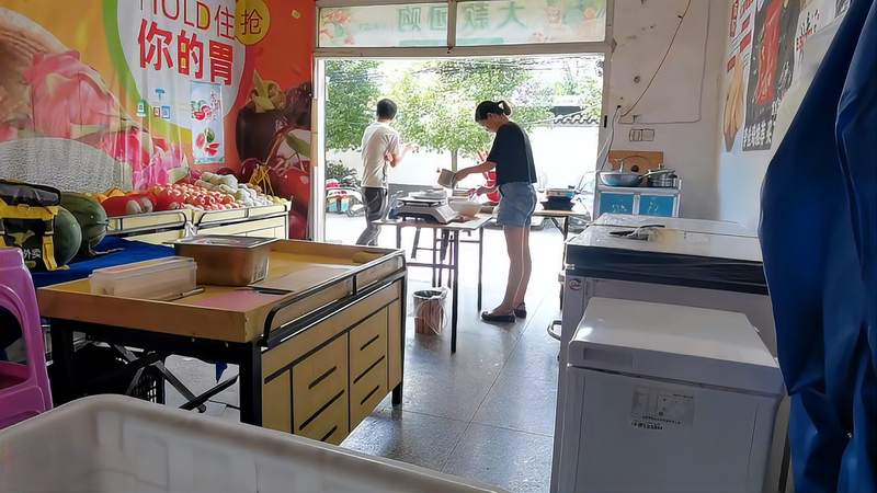 城管越来越好,保安越来越凶,我想知道谁给你那么大权利,我不怕