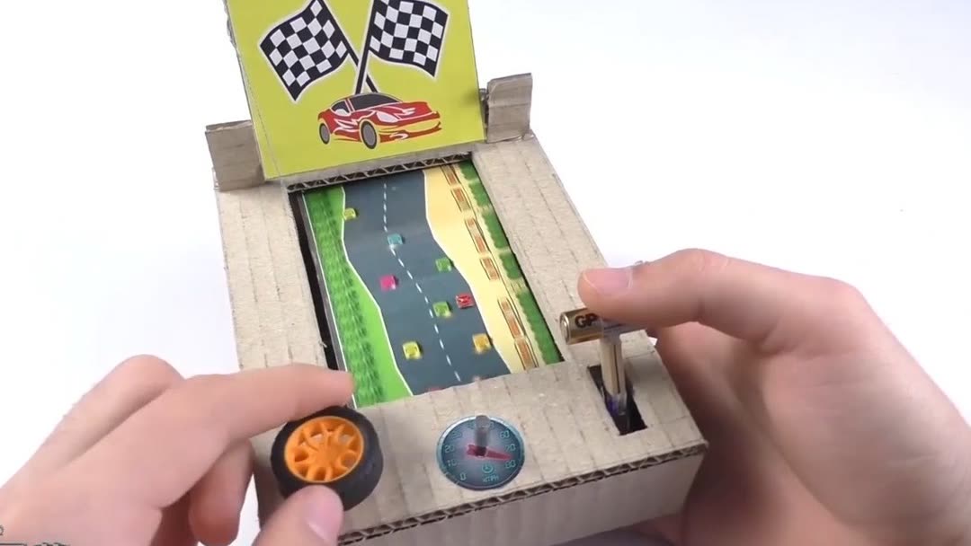 手工达人:牛人用纸板制作游戏机,孩子一玩就是一整天。