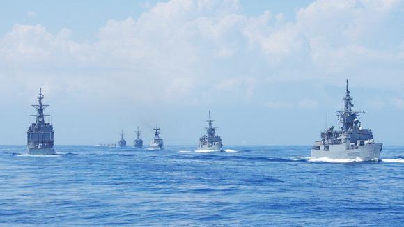 韩国军舰用雷达照射日本飞机,结果日本怒了,拒绝韩国参加观舰式