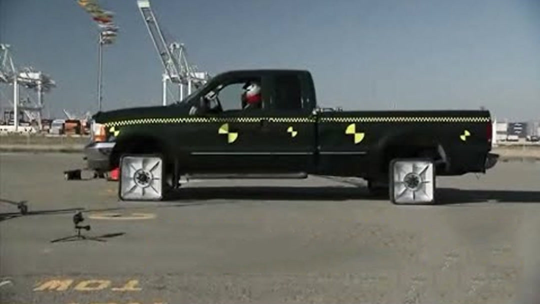 假设汽车轮子是正方形的,这样跑起来会咋样?