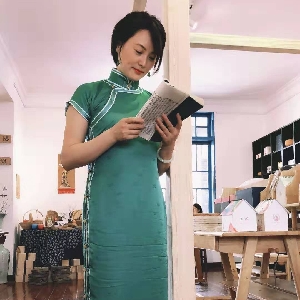 陈禾汝古法平裁旗袍 