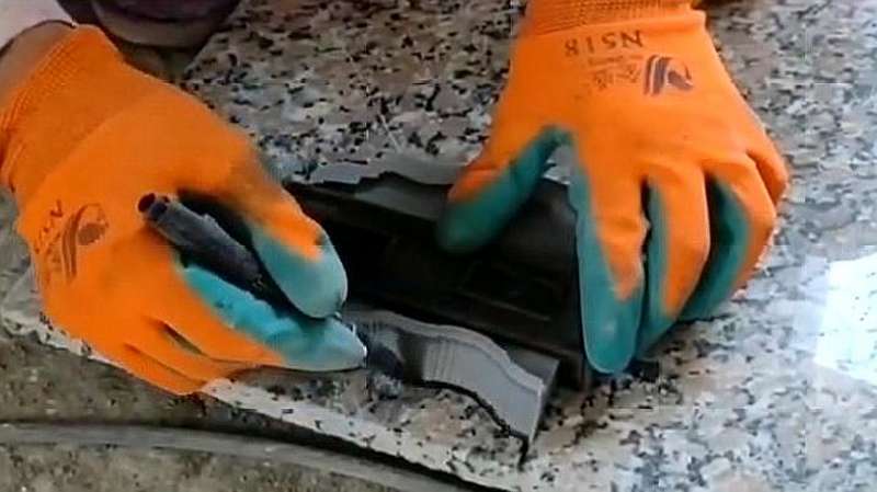 用这么一个小工具,切割瓷砖异形太简单了,真是没想到