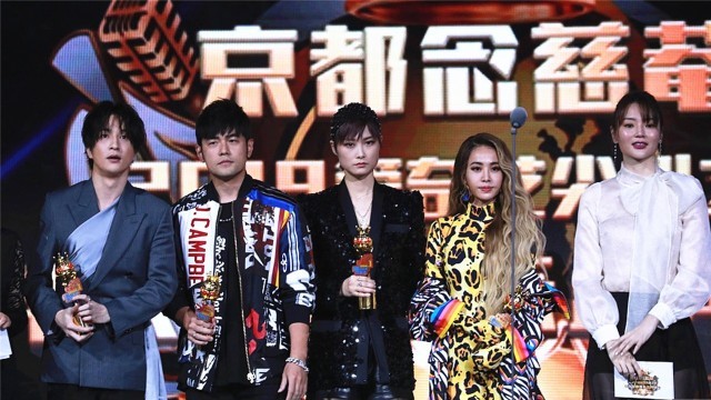 活久见!周杰伦蔡依林同台领奖,“双J”同框引回忆杀!