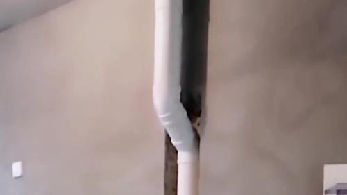 只能说师傅的胆子太大,管道居然敢这样设计,后期的麻烦连串出来!