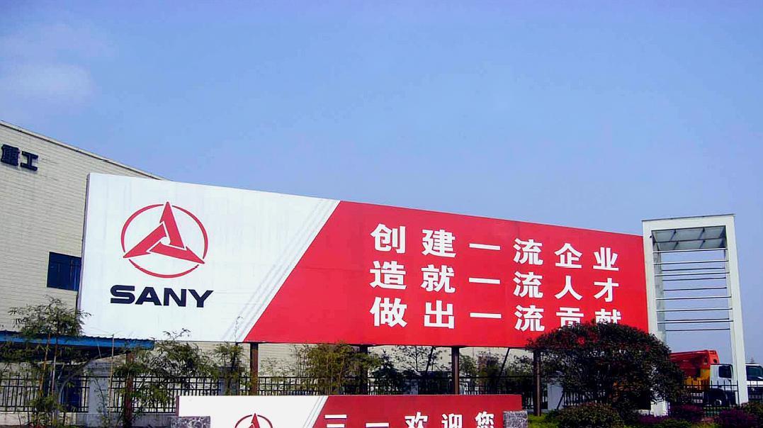 只因两个车标太相似,奔驰告它3次全败诉,奔驰:你不改,...