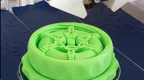 哥哥带我去看3d打印技术,居然还可以凭空造物,这也太神奇了!