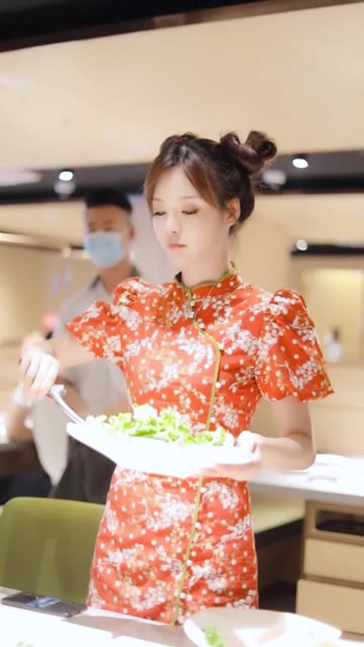 现在吃海底捞都有这种服务了?海底捞