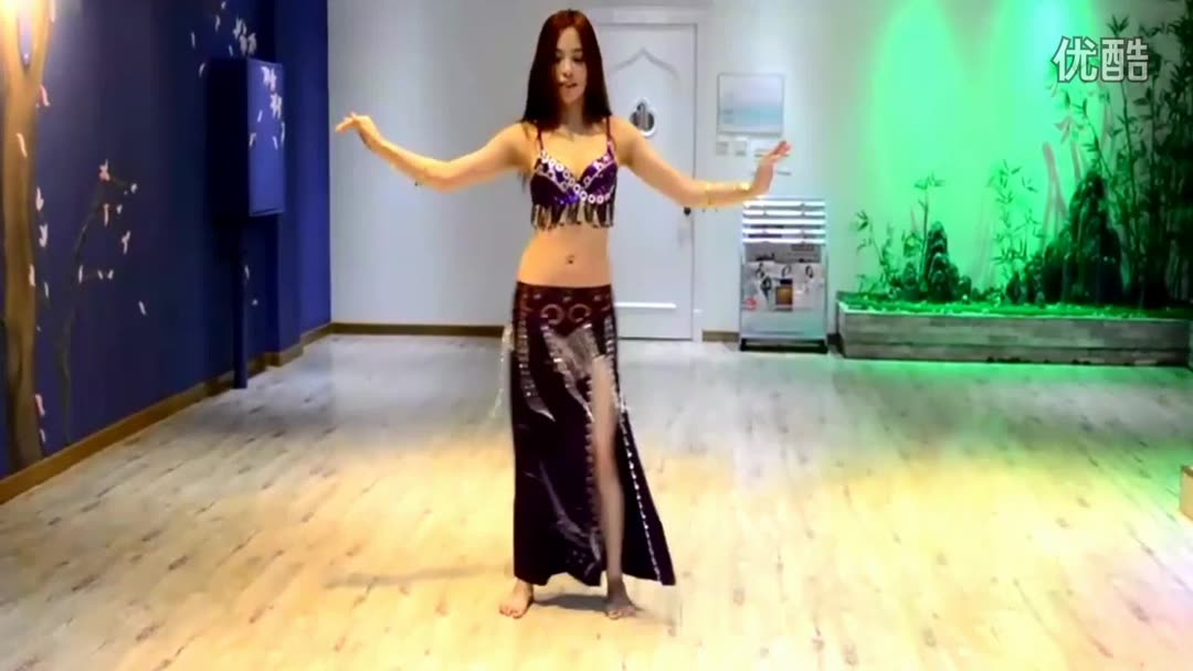 美女校花跳肚皮舞!专业、性感、妖娆