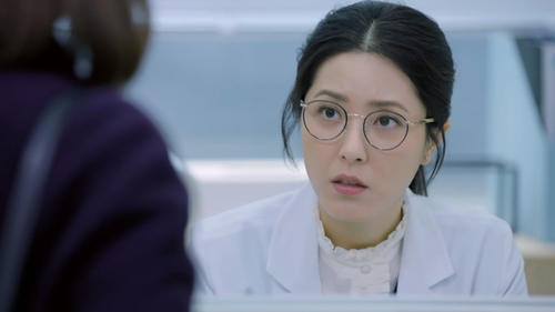 医科大毕业生医院实习,医生一看她打扮,直接叫她走人