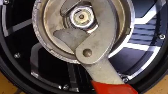 电动车起步发抖看过来,千万不要去换新电机,老师傅教你这样做!