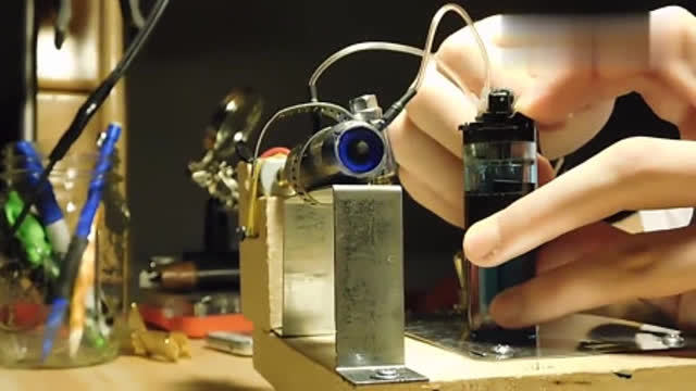 ...自制的涡轮增压发动机,发明者真是脑洞大开!大家知道是什么原理吗