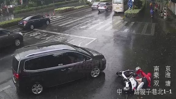 交管实录:借道不让行 没撞也担责