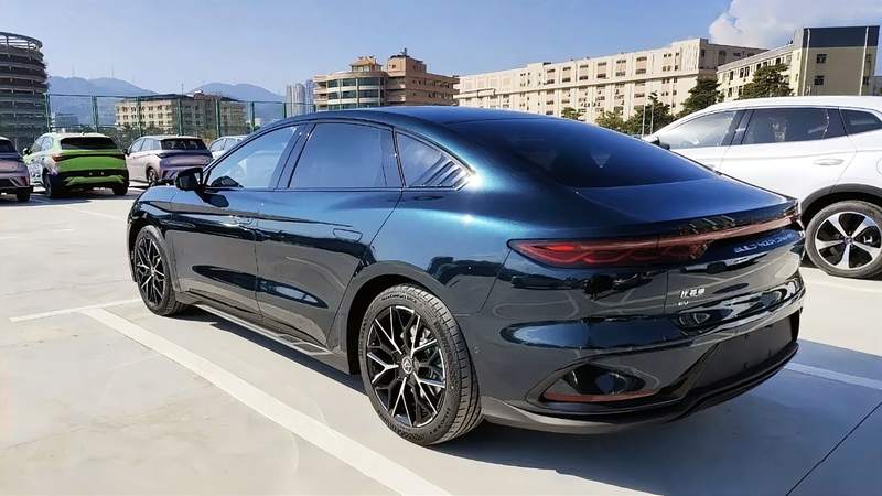 新比亚迪汉EV亮相!颜值不输顶级豪车,续航大涨至710公里!