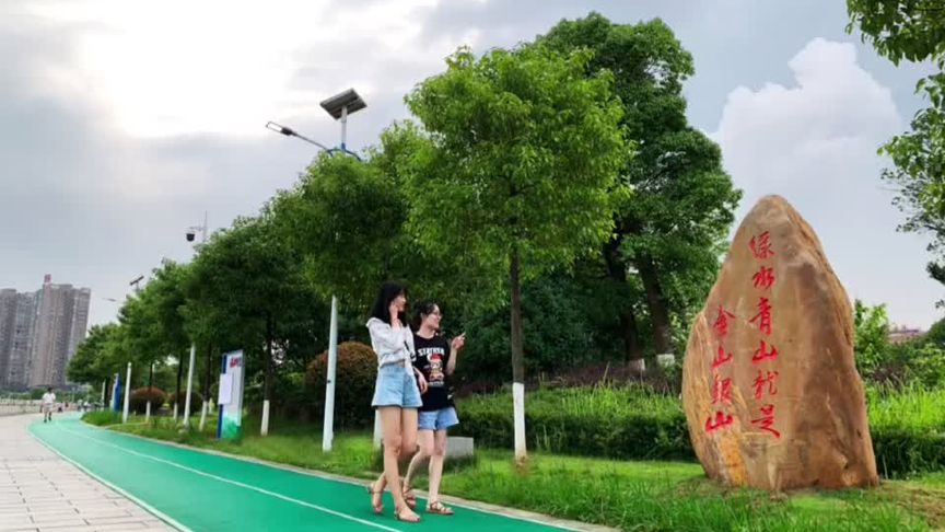 如果文化宣传又能成为城市美丽的风景线,这就挺好的:)标识美学