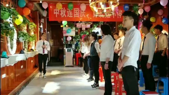 #动起来才痛快 #抖出潮范 #打造团队 如果你还年轻请记得怒放自己的...