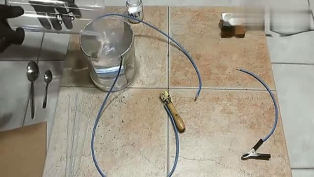 小伙发明了一台小型电焊机,能随车携带使用,可以申请专利吗?