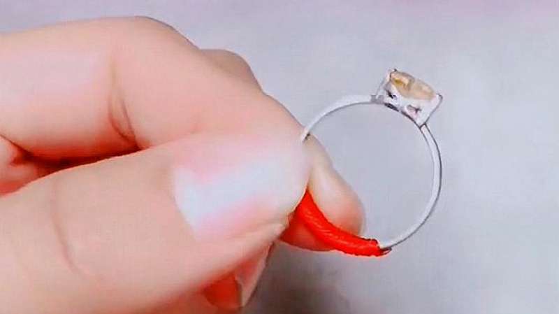 编绳教学:不管你带什么戒指,只要这样编好,可以防滑防丢!