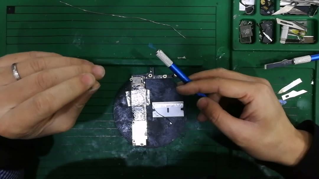 苹果6p进水,主板短路,重启,刷机报错4013,最后是硬盘惹的祸