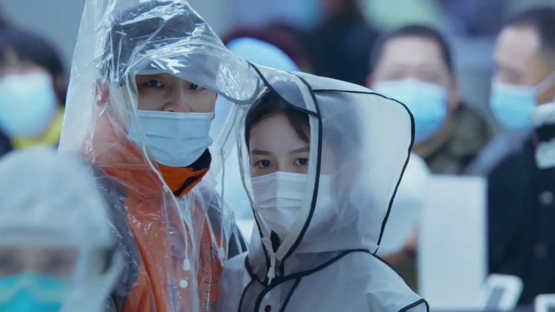 中国医生:市民们进超市疯狂抢购 男子到医院帮妻子挂号