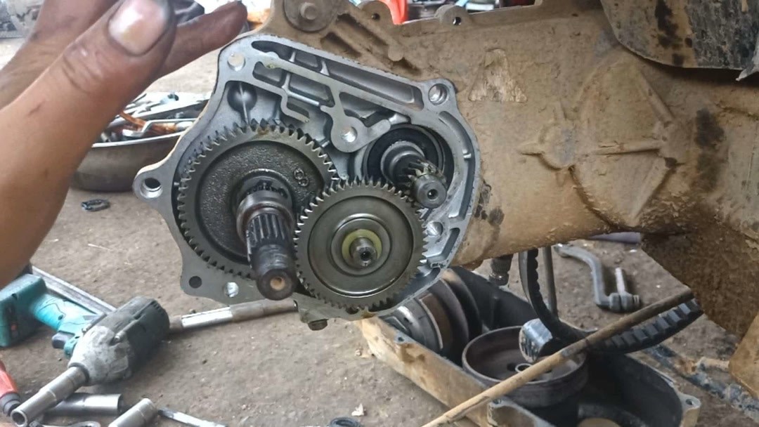 踏板摩托车变速箱齿轮安装技巧;师傅教你简单修理