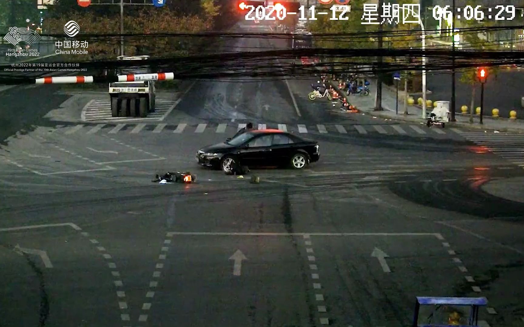 杭州一男子骑电动车被撞入院还要担全责?监控画面说明一切