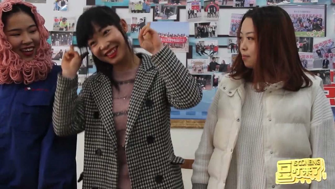 美女参加面试,面试官要求模仿动物表演,太有趣了