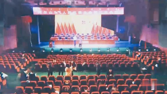 阿尔山市第六届人民代表大会第二次会议隆重开幕