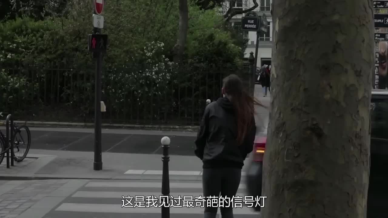 史上最奇葩的红绿灯,能模拟车祸瞬间,遗像给你放路边