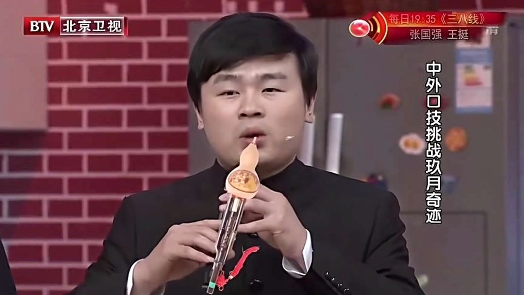 幸福的味道:小伙表演中外口技,太精彩,主持人现场要学!