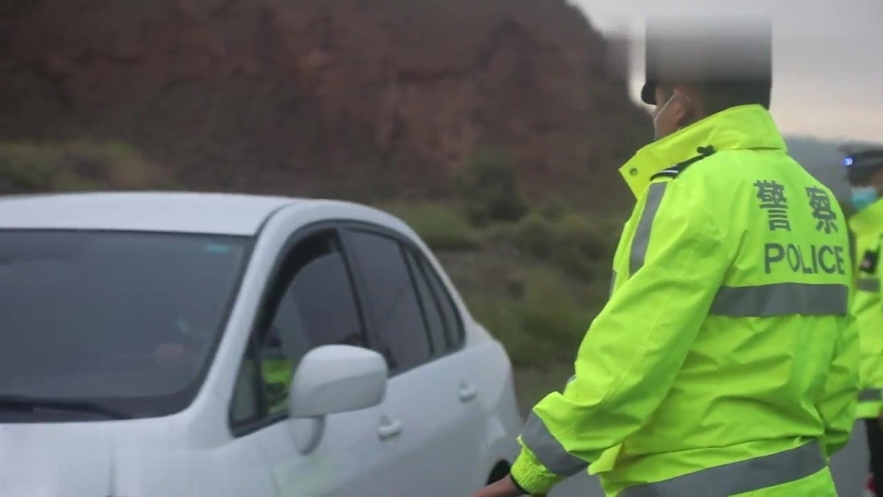 【夏季治安打击整治百日行动】新疆乌恰公安:全警...